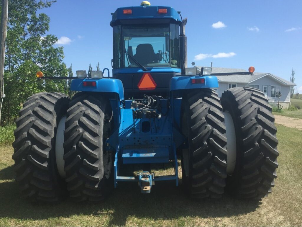 LOT #18 – 2000 9684 NEW HOLLAND 4WD TRACTOR – Double L Auctions