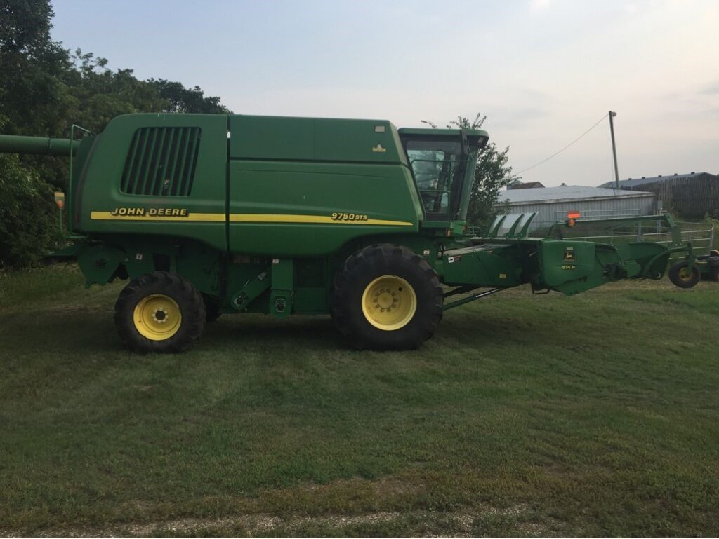 LOT #16 – 2001 JOHN DEERE 9750 STS – ROTARY COMBINE – Double L Auctions